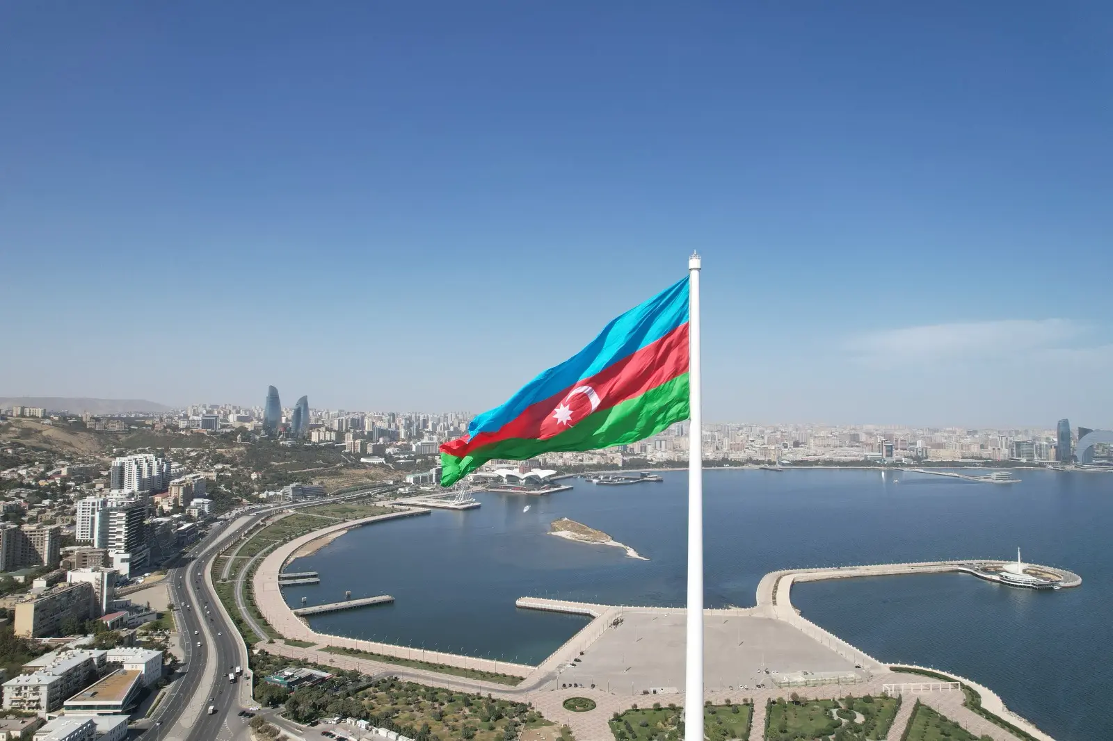 DROMEC Winch for World’s Largest Flag in Azerbaijan